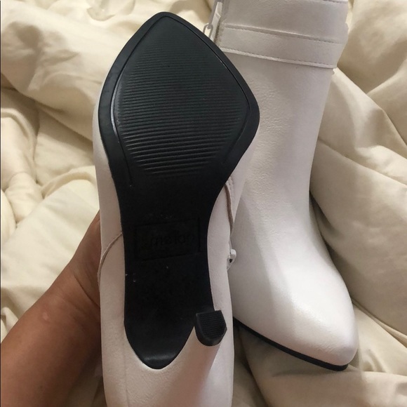 me too | Shoes | Me Too White Ankle Booties | Poshmark